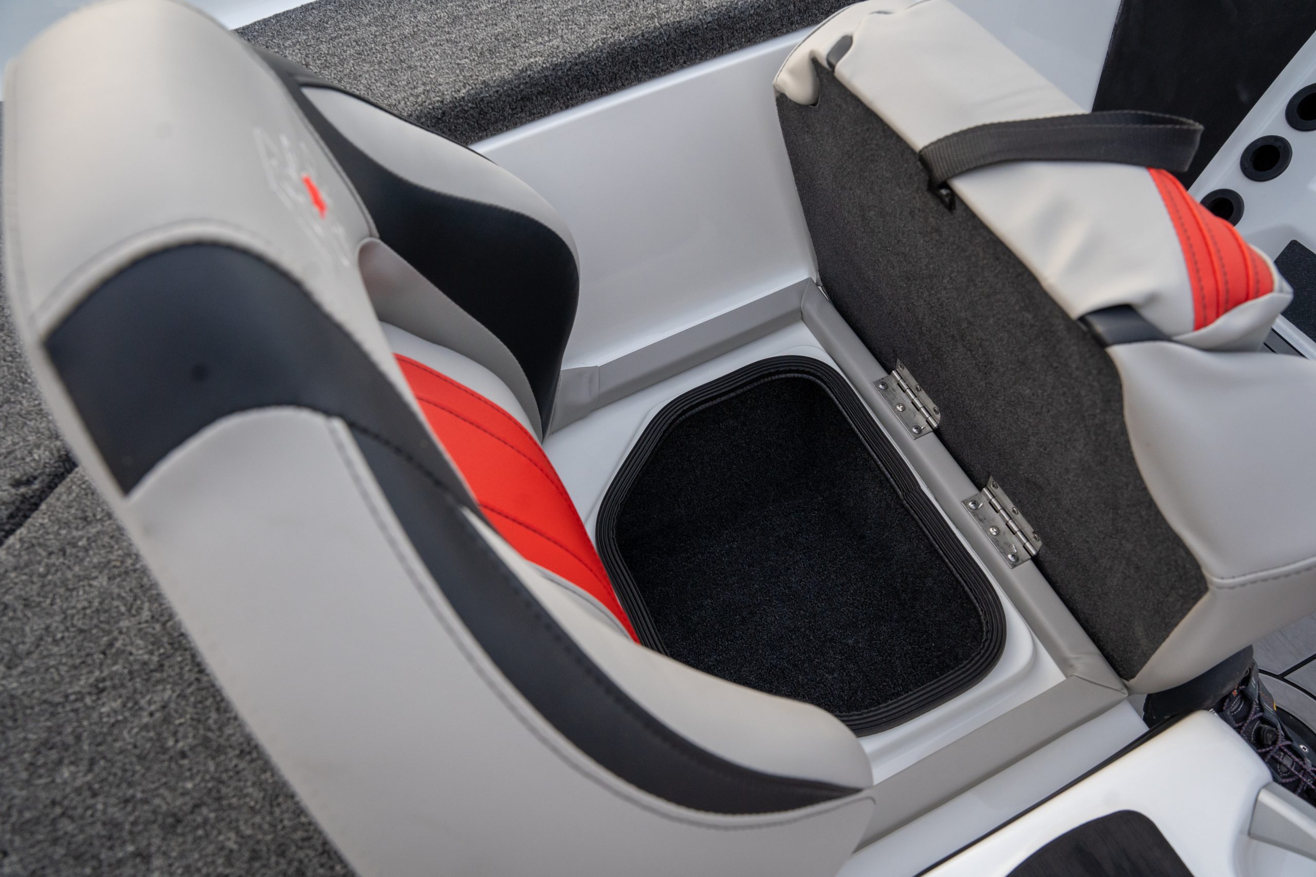 Jaguar STS (22’0″) – Bass Cat Boats – Feel the Rush